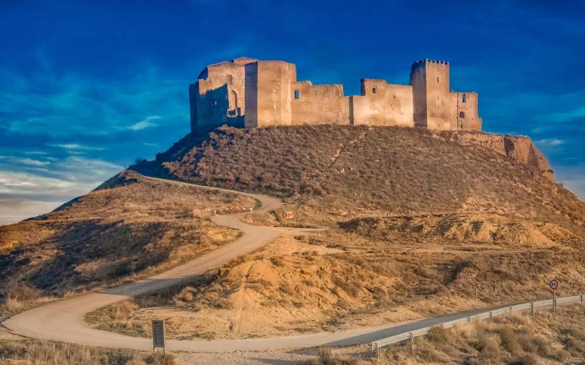 15 espectaculares castillos españoles para viajar a la Edad Media