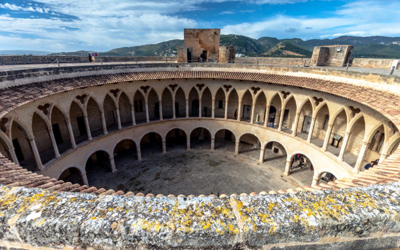 De origen medieval y rodeado por un bosque: así es el único castillo ...