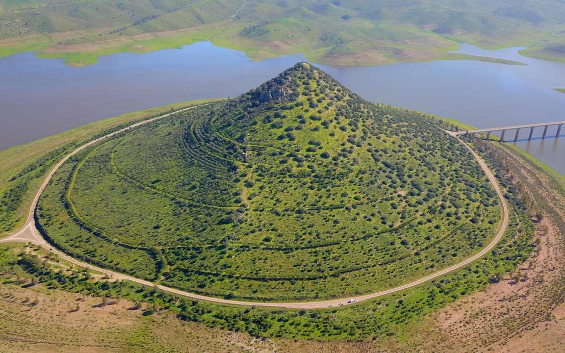 La rotonda más grande de Europa está en el mayor embalse de España
